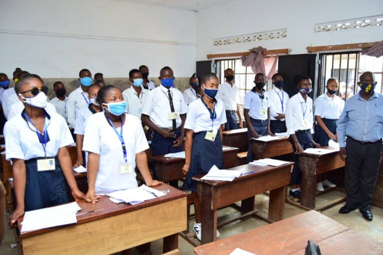 Année scolaire 2024-2025 en RDC : le paiement des frais d’études exigé ...