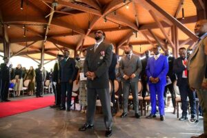 RDC : Fally Ipupa honore la mémoire de ses parents et transforme sa ...
